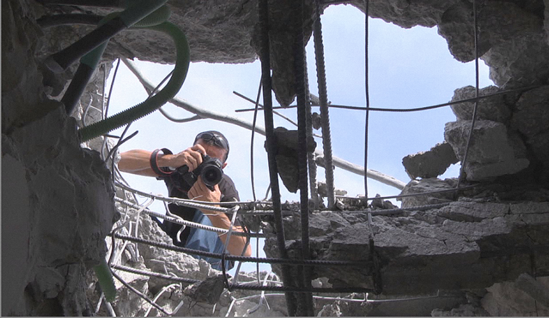 Beyond the Frame - A film by Tal Avitan and Daroma Productions